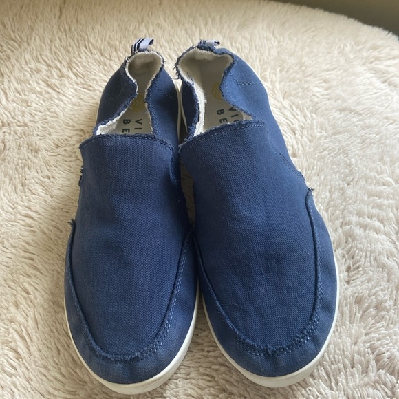 Vionic | Shoes | Vionic Beach Malibu Canvas Lifestyle Flats Size 8 ...